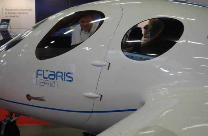 Samolot Flaris Lar 1 gotowy do startu (ZDJĘCIA) - Rynek Lotniczy