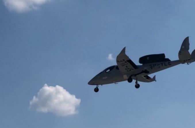 Flaris Lar 1 wzbił się w powietrze (Zdjęcia) - Rynek Lotniczy